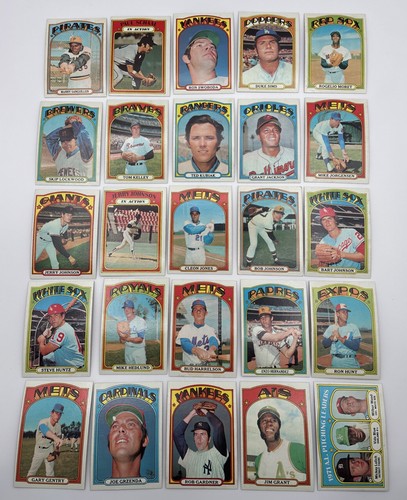 Lot (25) 1972 Topps Baseball Common Cards - No Duplicates - EX or ...