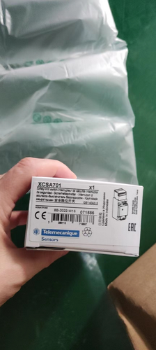 1PC New Schneider XCS-A701 XCSA701 Safety Limit Switch Brand Free Ship ...