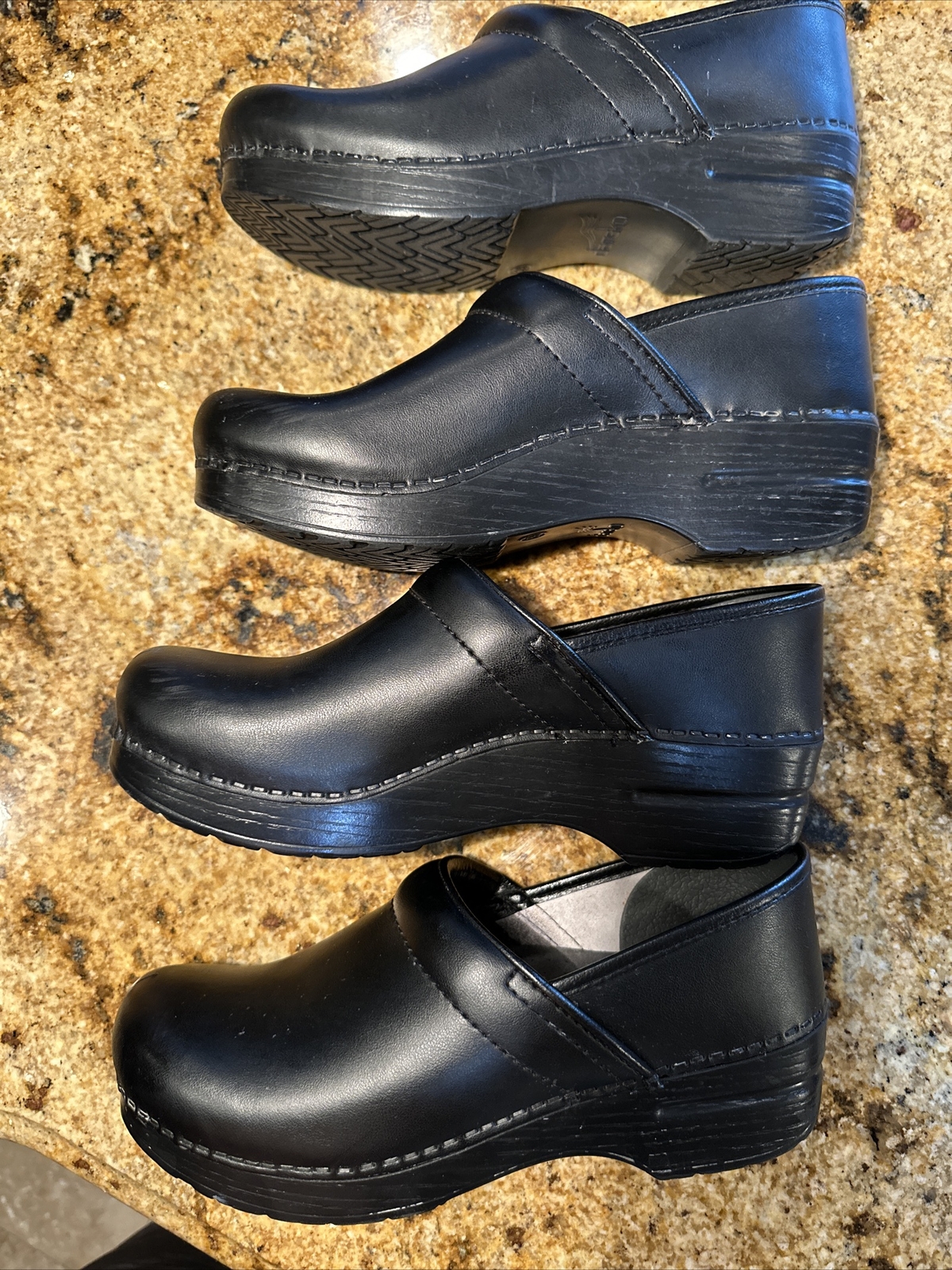 Dansko Nursing Clogs 39 8.5-9 US women’s flat black l… - Gem