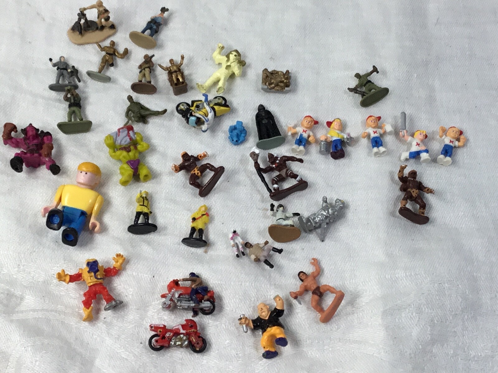 Misc Miniature toy adventure action figure people creatures army men ...