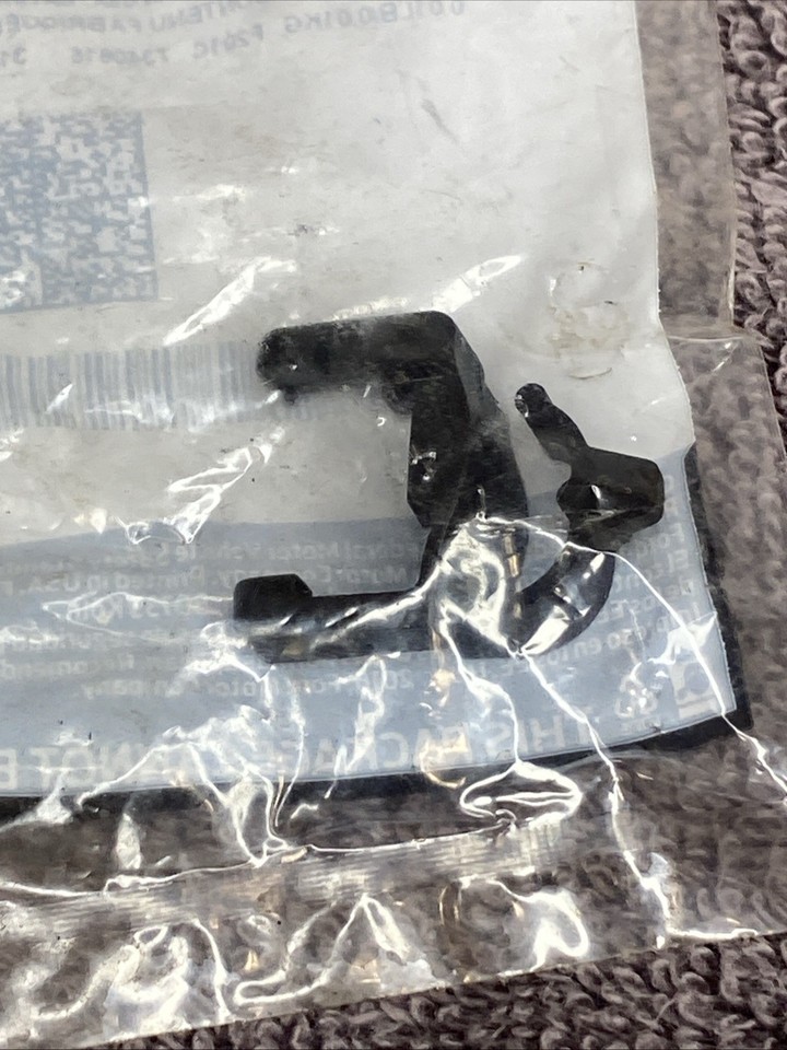 Ford OEM NOS W302193 Rocker Arm Retainer Clip 2003-2005 Excursion 6.0L ...
