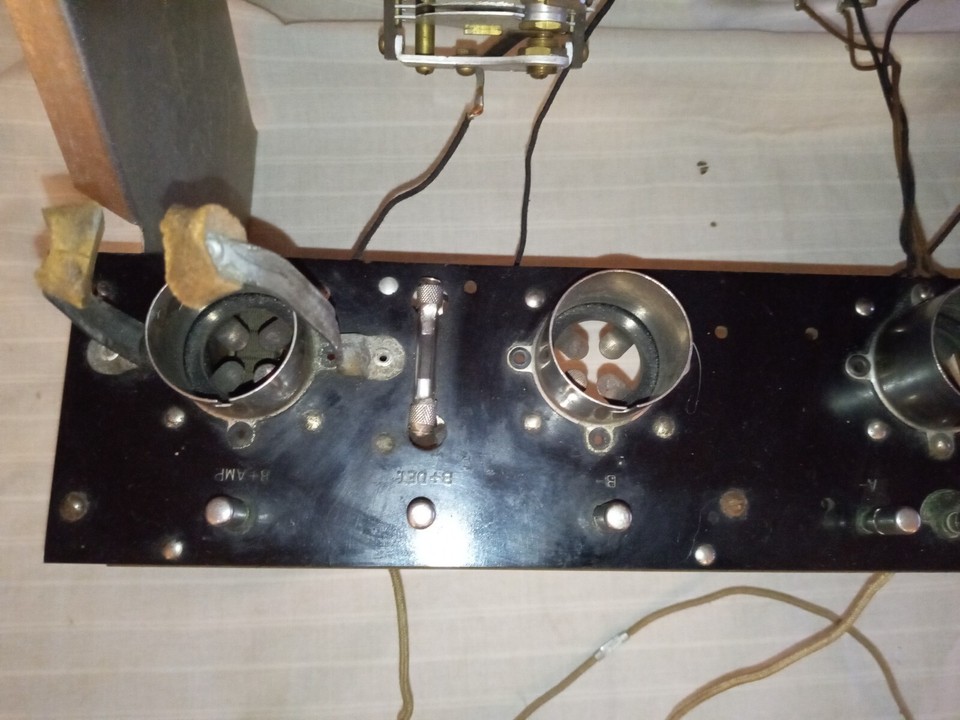 Antique early 1920s Wards Airline 5-tube (UX201) AM Broadcast Radio ...