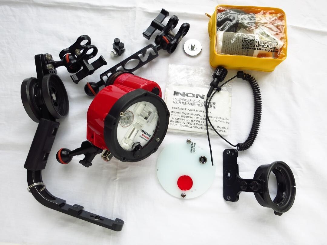 INON D-2000 Underwater Flash Strobe Red w/ Optical Cable ,Arm and stay ...