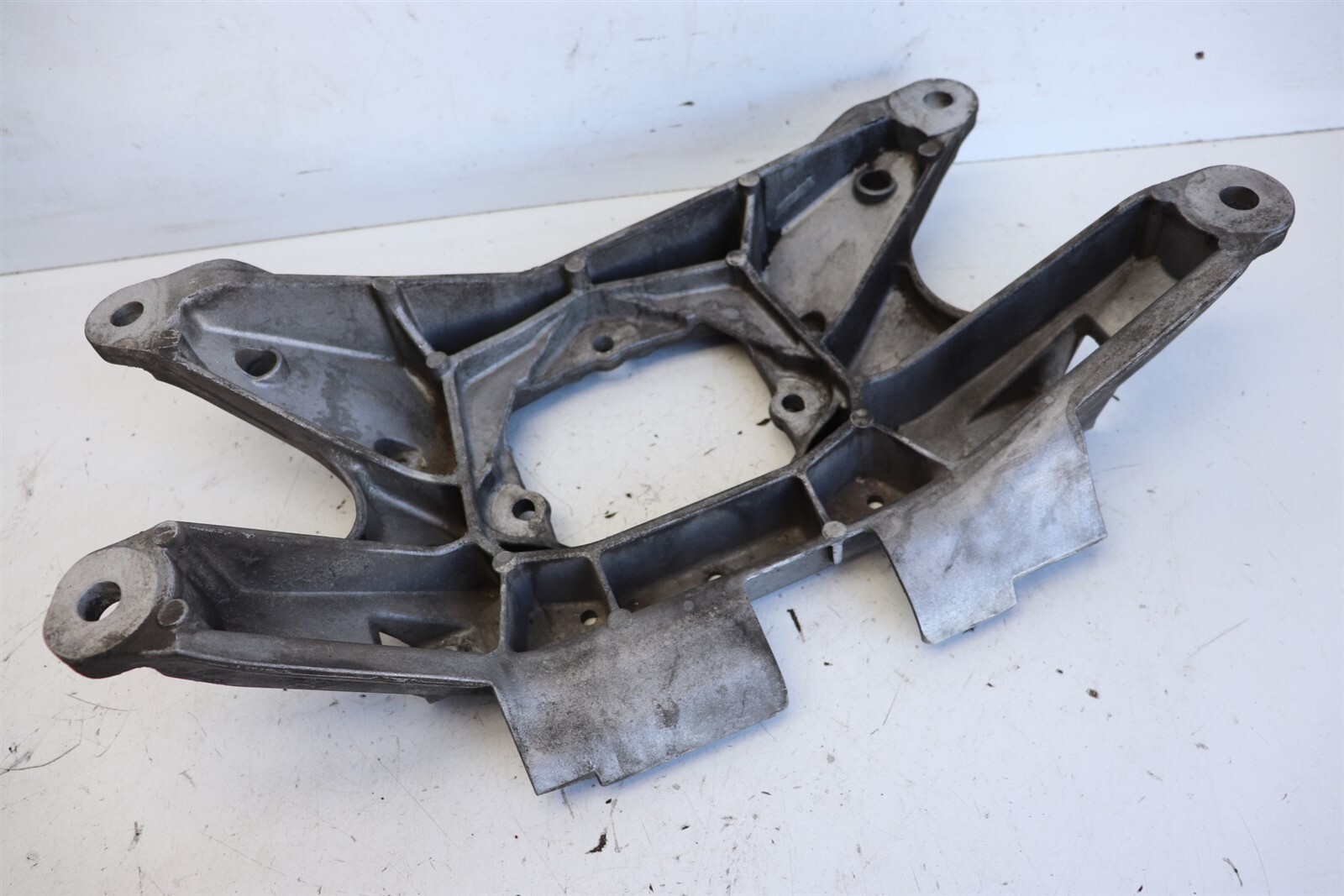 Audi RS5 B8 8T Coupe 4.2L Gearbox Transmission Crossmember Mount ...