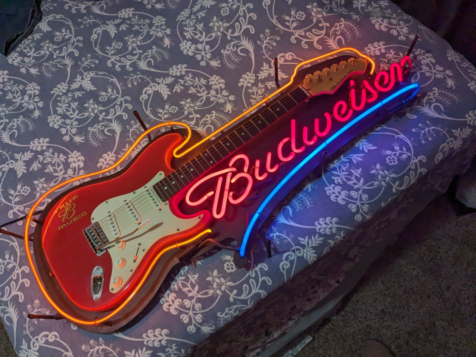 BUDWEISER NEON SIGN WITH ARIA GUITAR - RARE! | eBay