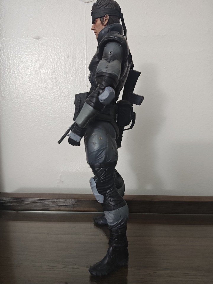 Play Arts Metal Gear Solid Solid Snake Action Figure Articulated w/ Gun ...