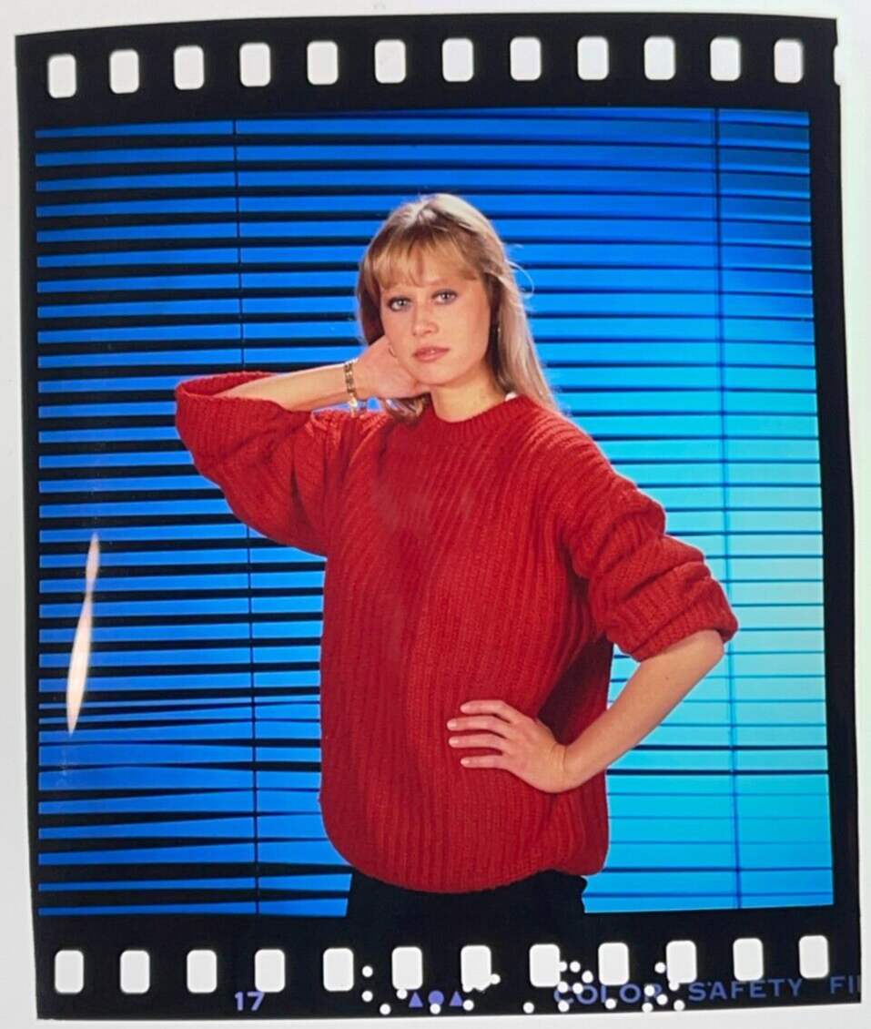 UK1-1954 SUE WAYMAN Actress/Singer Age 21 1986 2x2 Color Transparency ...