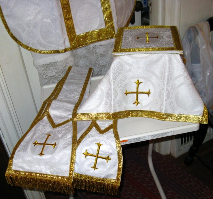 White Chasuble Fiddleback Vestment Agnus Dei Stole Maniple Veil Burse ...