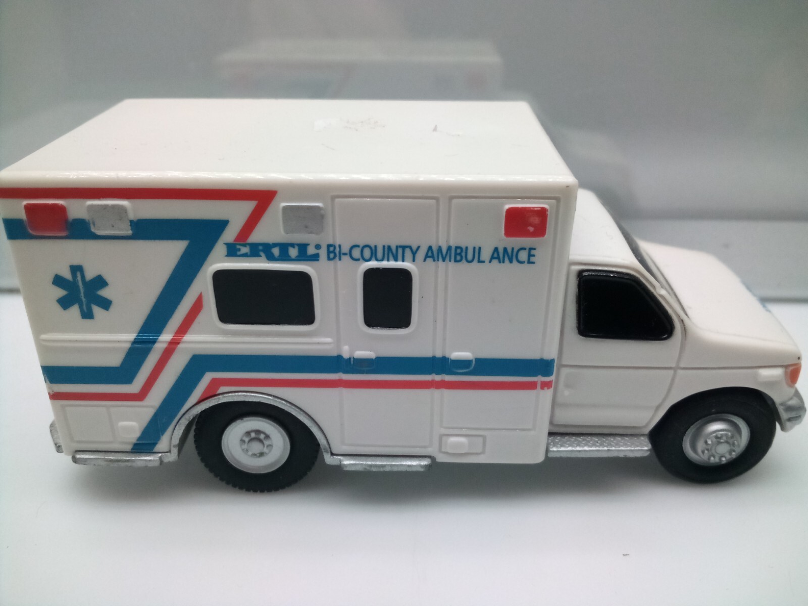 Ertl 1:64 Scale? / Ford E350 Bi-County Ambulance - Plastic Body - UB ...