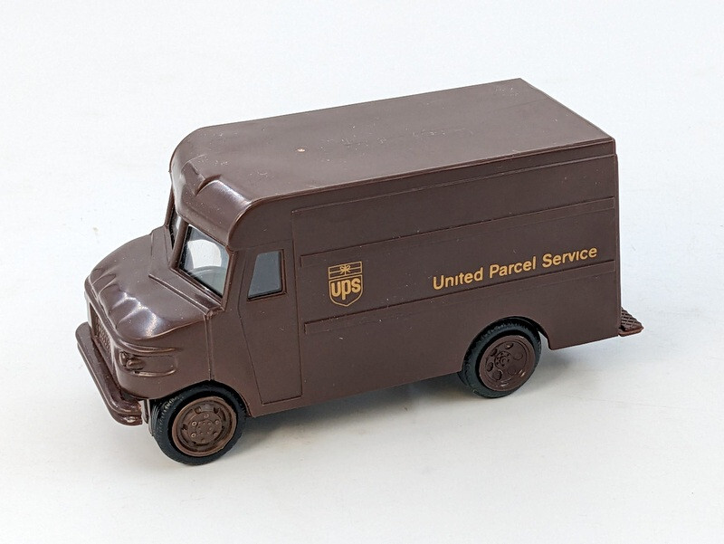 2 Vtg 1977 UPS Brown P-600 Delivery Van Truck PACKAGE CAR Plastic Toy 1 ...