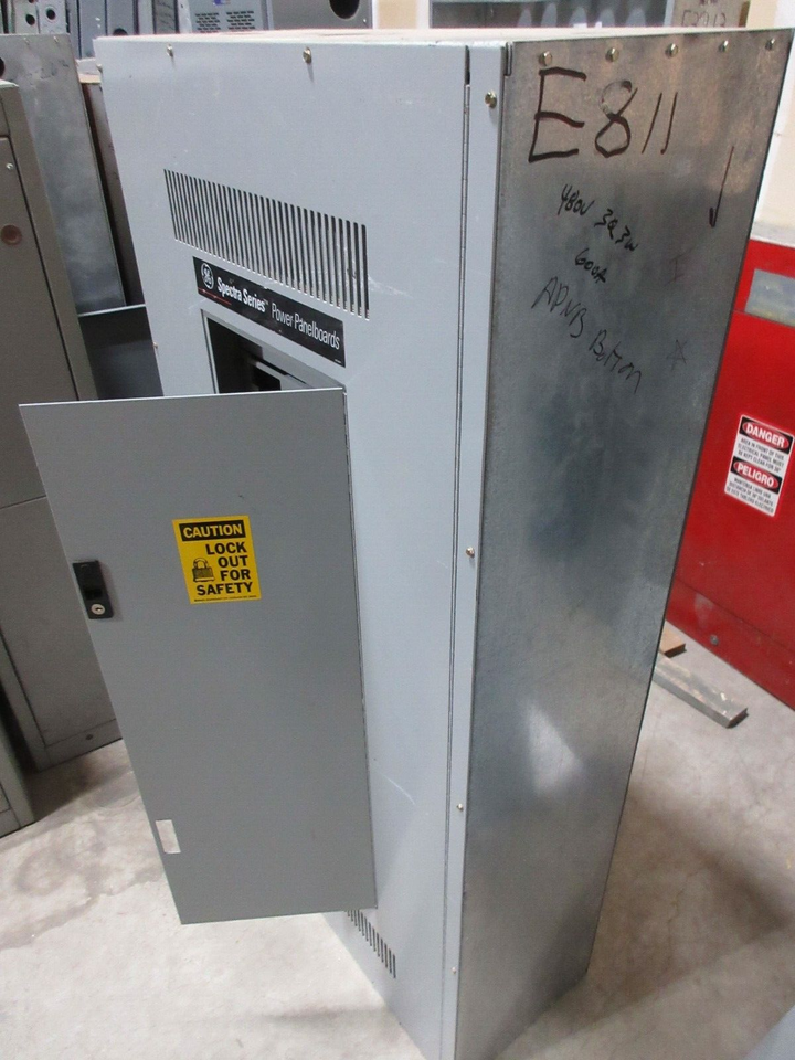 GE SPECTRA APNB Panelboard 600 Amp Main Lug 480 Volt 3PH3W CU BUS -E811 ...