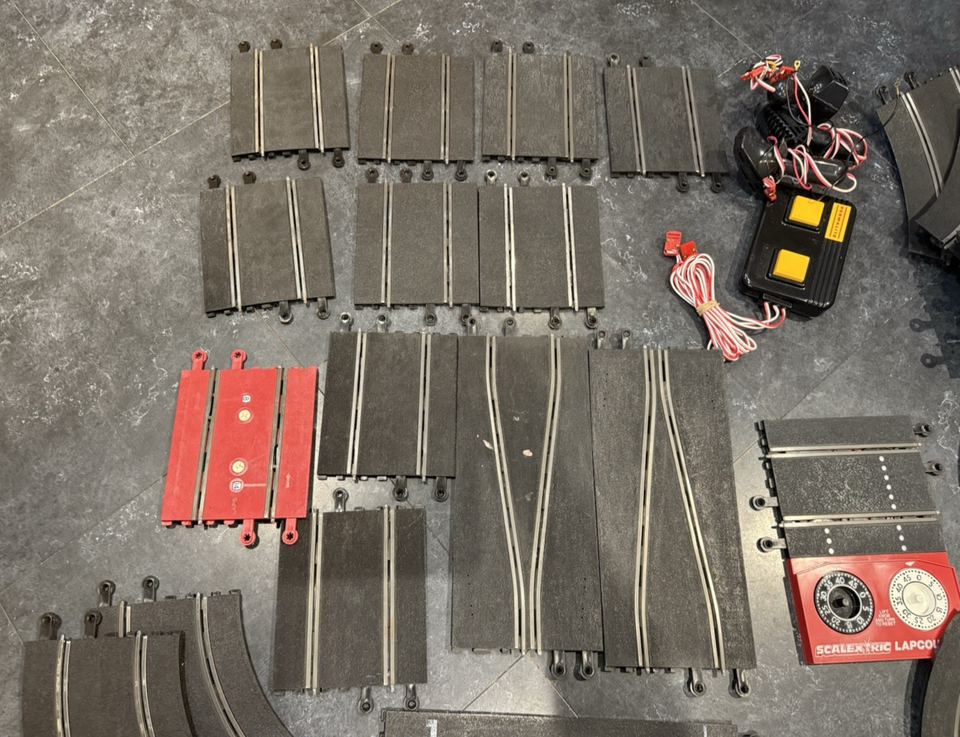 Scalextric Track Classic Bundle Lap Counter /Chicanes , Half Straights ...