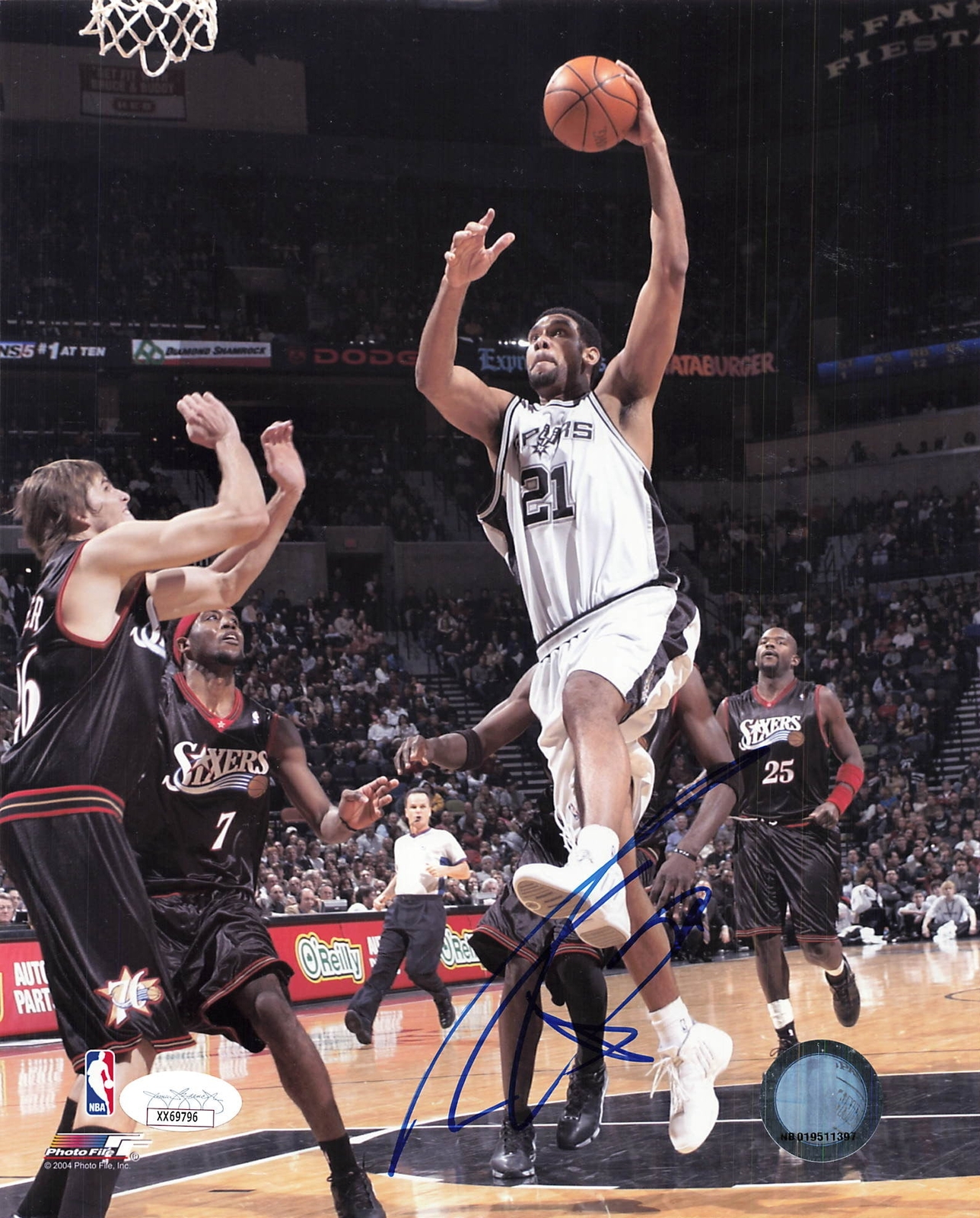 Tim Duncan Autographed Memorabilia | Signed Photo, Jersey, Collectibles ...