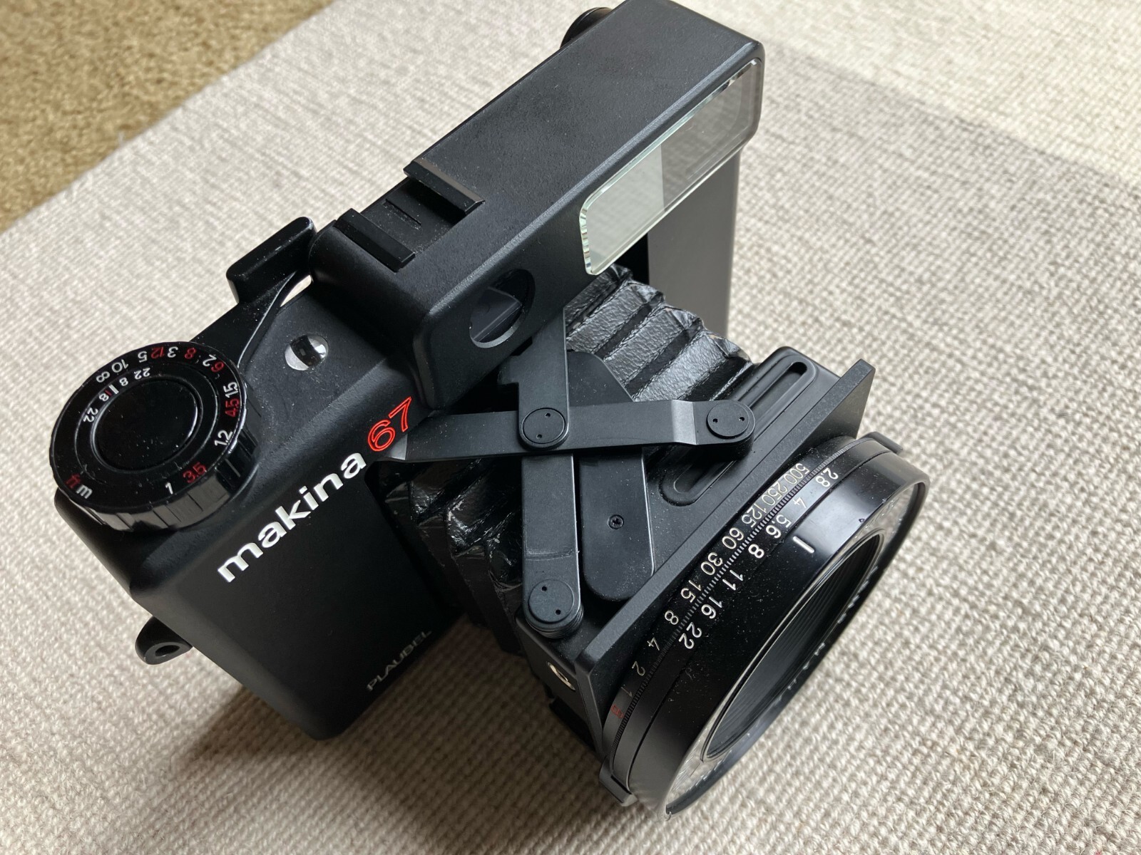 PLAUBEL Makina 67 Medium Format 6 x 7 film camera 80mm f2.8 METER INOP ...
