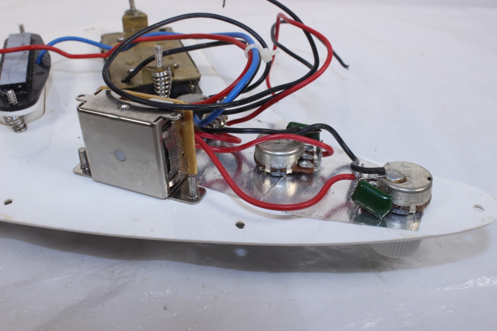 FIRST ACT ME305 ELECTRIC GUITAR WHITE LOADED PICKGUARD REPLACEMENT PART ...