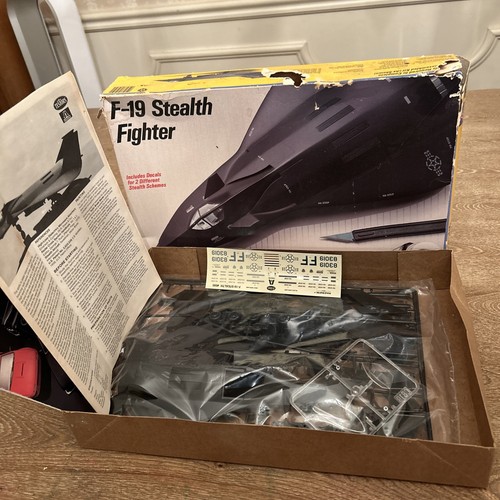 F-19 Stealth Fighter Testors 1/48 Model Kit Open Box Plastic Model ...