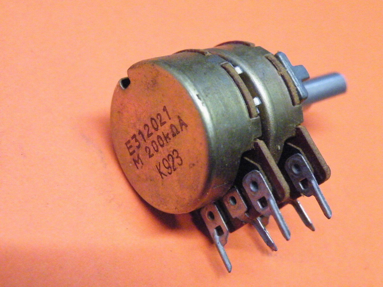 24mm Dual Gang (Stereo) Potentiometer Pot 200K A Log Shaft 6mm Nut A15 ...