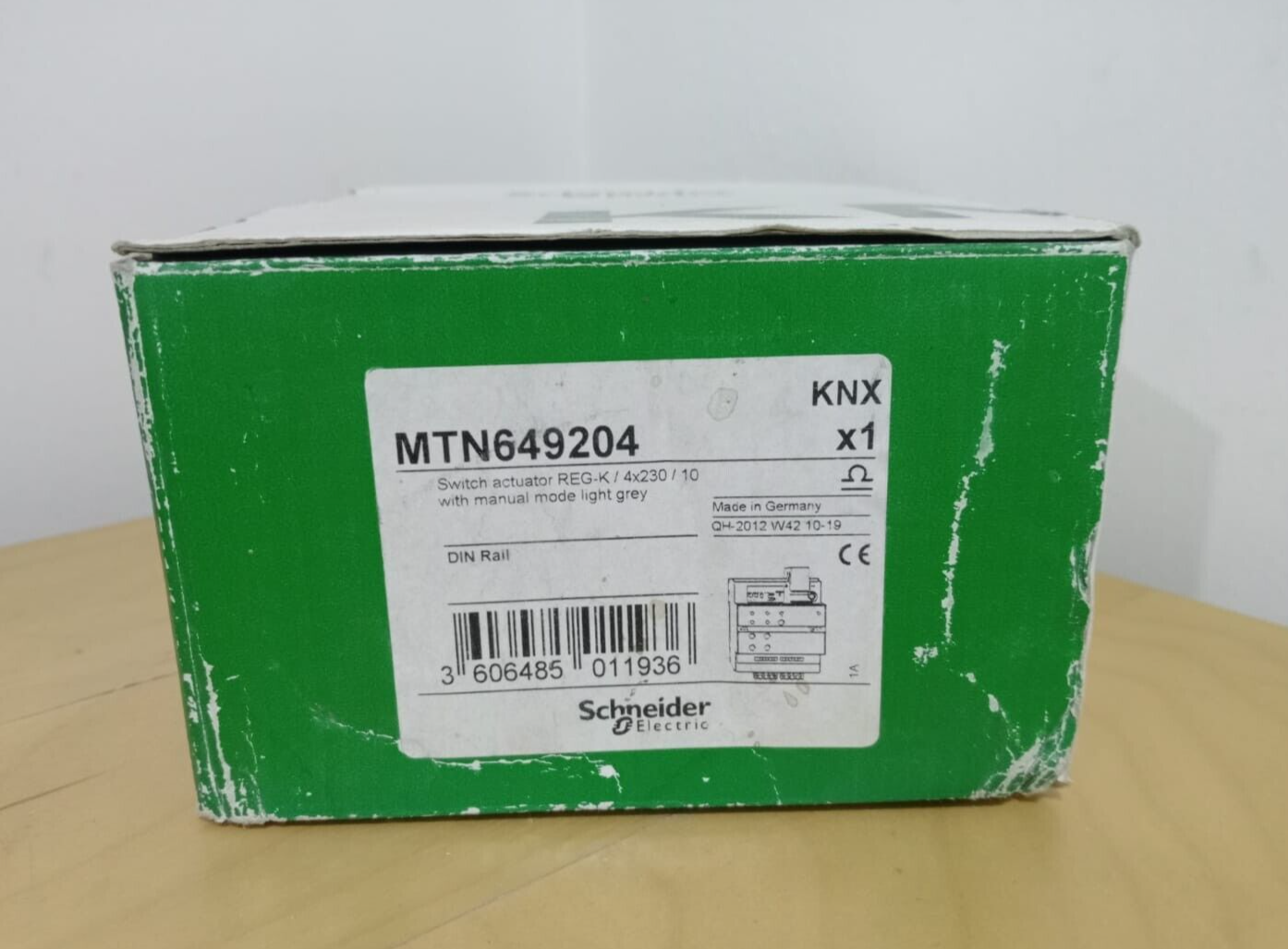 Schneider MTN649204 KNX switch actuator REG-K/4X230/10 | eBay