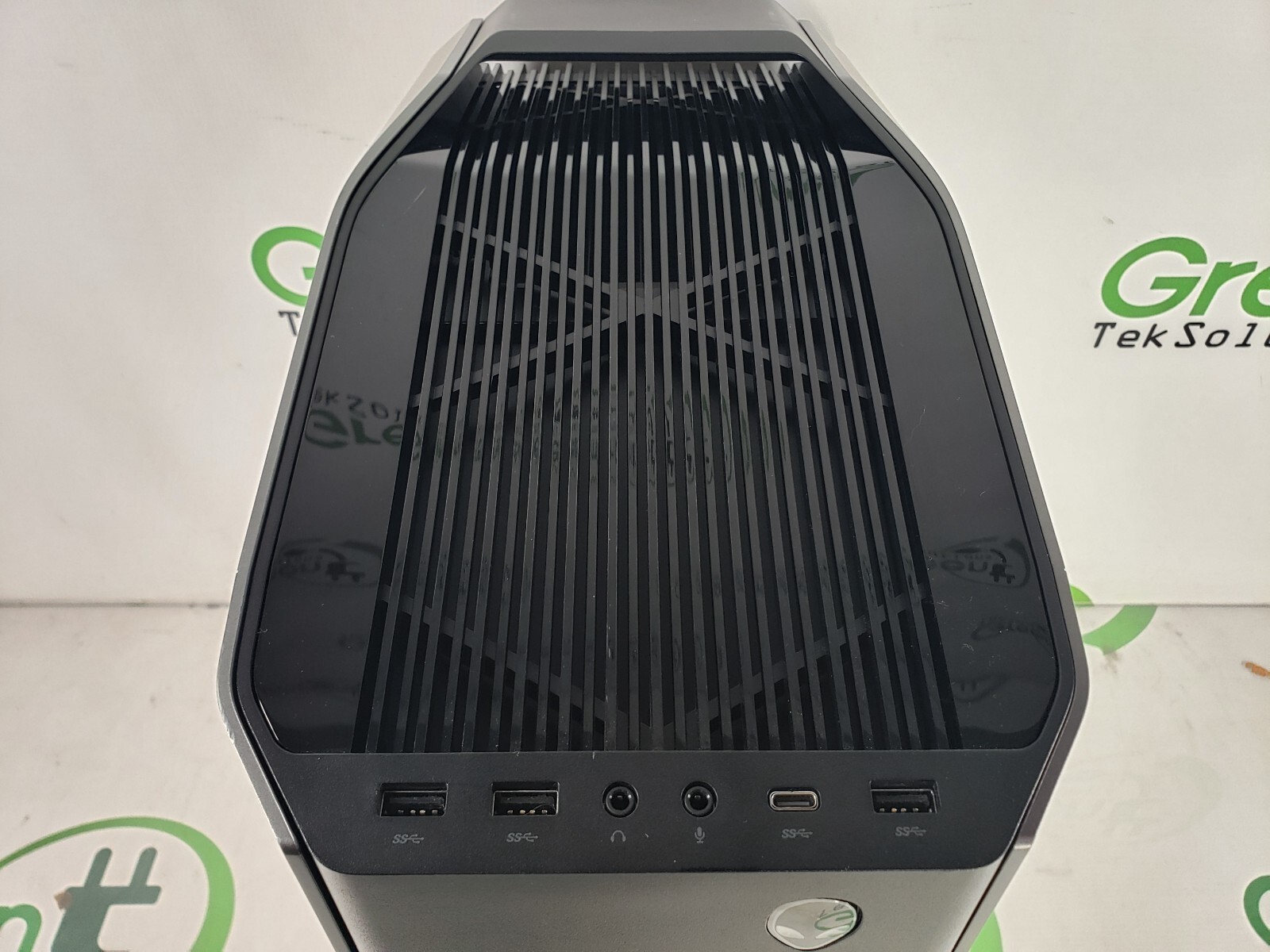 Alienware Aurora R8 i9-9900K 3.6GHz 16GB NO HDD NO GPU NO OS Gaming Desktop