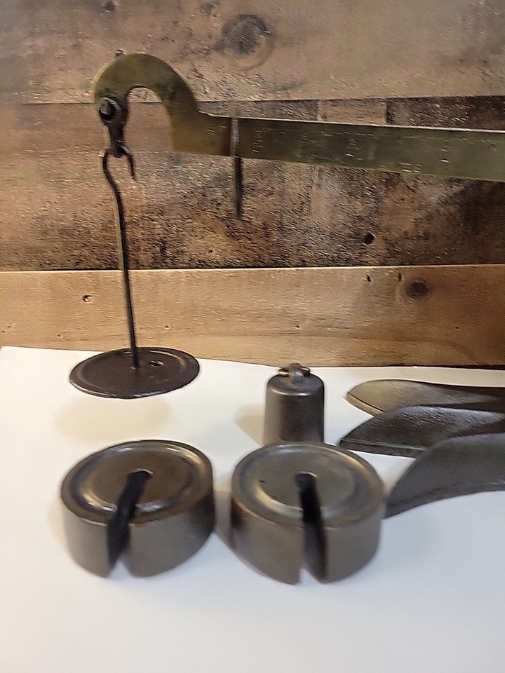 ANTIQUE Heavy HOWE CAST IRON 3 TOE CROWS FOOT scale balance beam weight ...