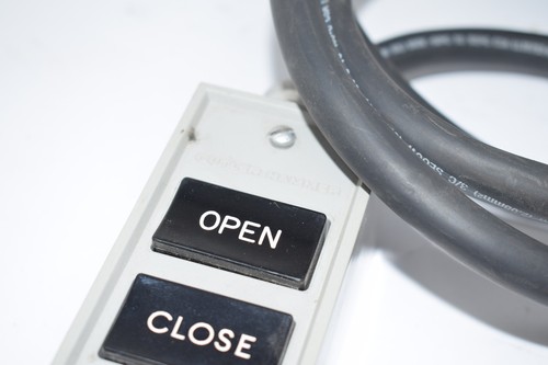 Eaton CUTLER-HAMMER OPEN CLOSE STOP PUSH BUTTON STATION | eBay