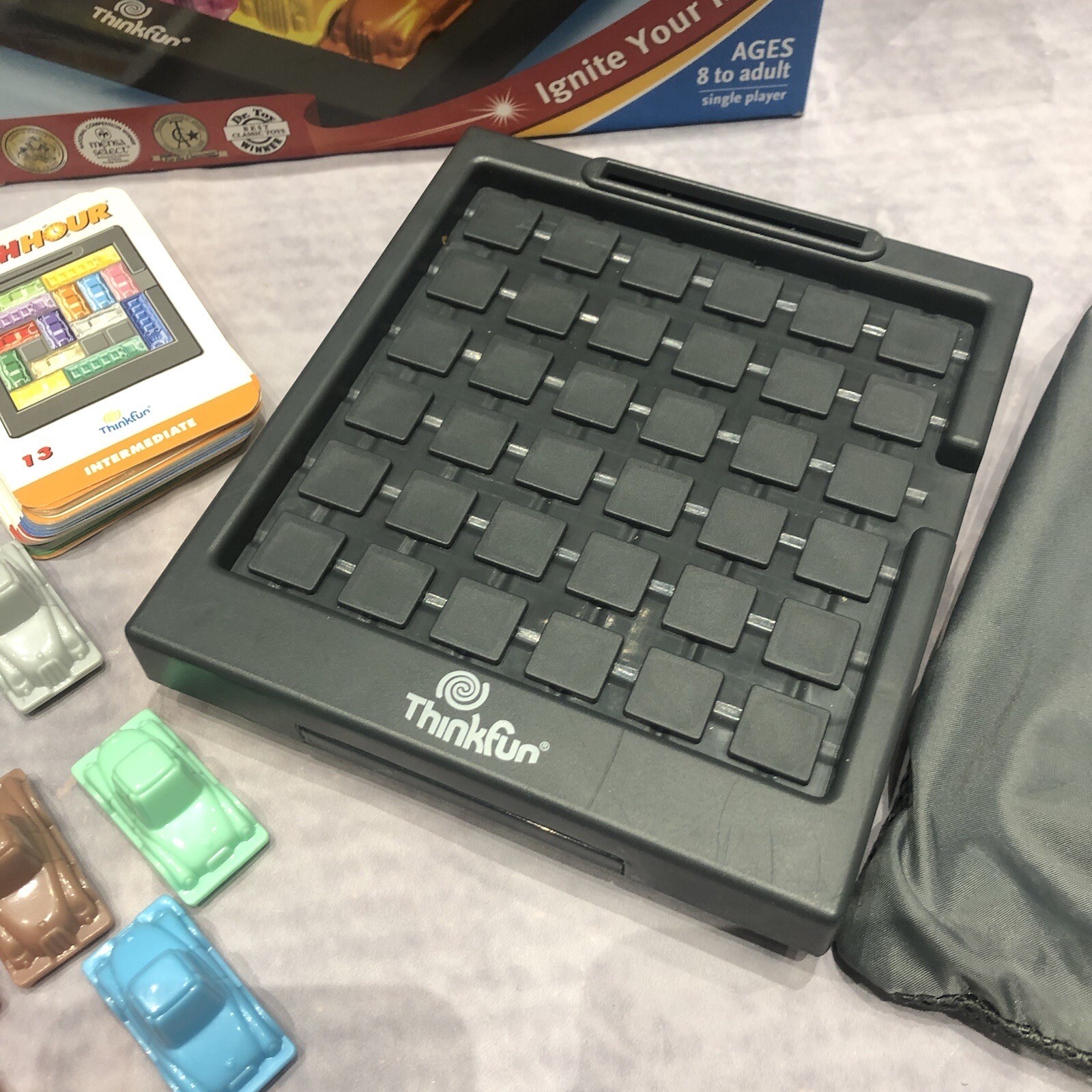 Rushhour Traffic Jam Game - Thinkfun Inc - Complete Sliding Vehicle ...