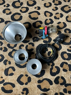 Speedotron 202 VF Flash Head, 3 reflectors, color corrected tube, cable ...