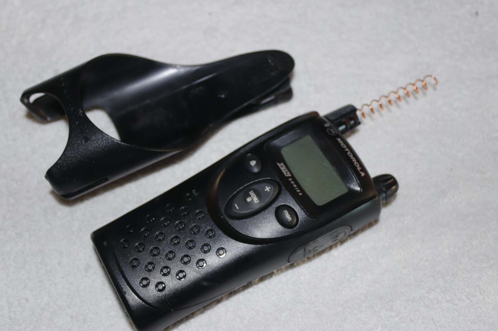 MOTOROLA 2 Way Radio XTN Series XU2100 RADIO USED- PLASTIC MISSING ON ...