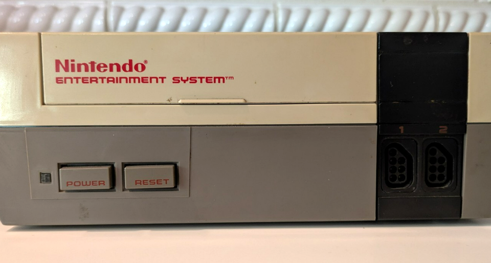 1985 Nintendo NES Console-Powers On, but Screen is a Color Only,Unknown ...