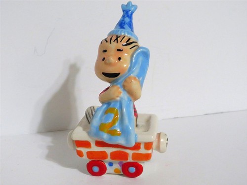 SNOOPY PEANUTS LINUS WESTLAND GIFTWARE CERAMIC BIRTHDAY TRAIN FIGURE ...
