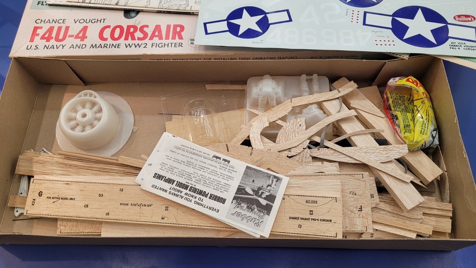 2pc Lot GUILLOWS Balsa Wood Aircraft Model Kit Corsair Thunderbolt ...