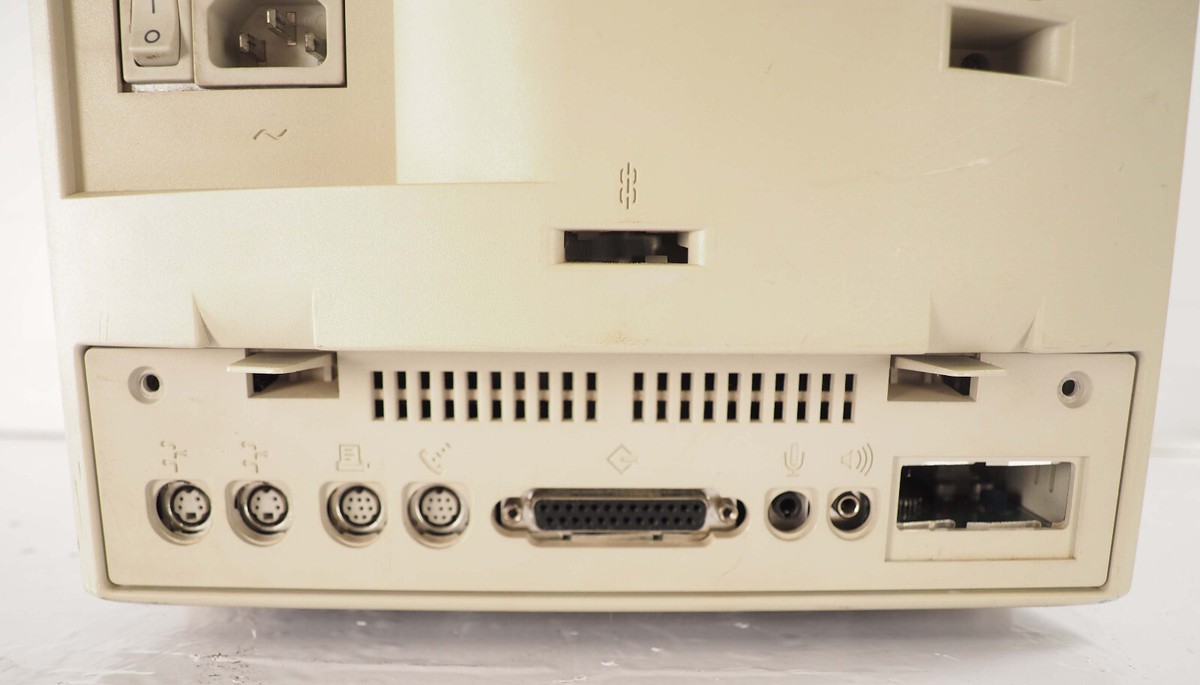 Vintage Apple Macintosh Mac M1600 68030 16mhz Color Classic Vintage Apple Macintosh Mac M1600 68030 16mhz Color Classic