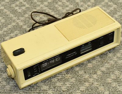 Realistic Chronomatic-109 AM/FM Flip Alarm Clock Radio MCM - 12-1498 ...