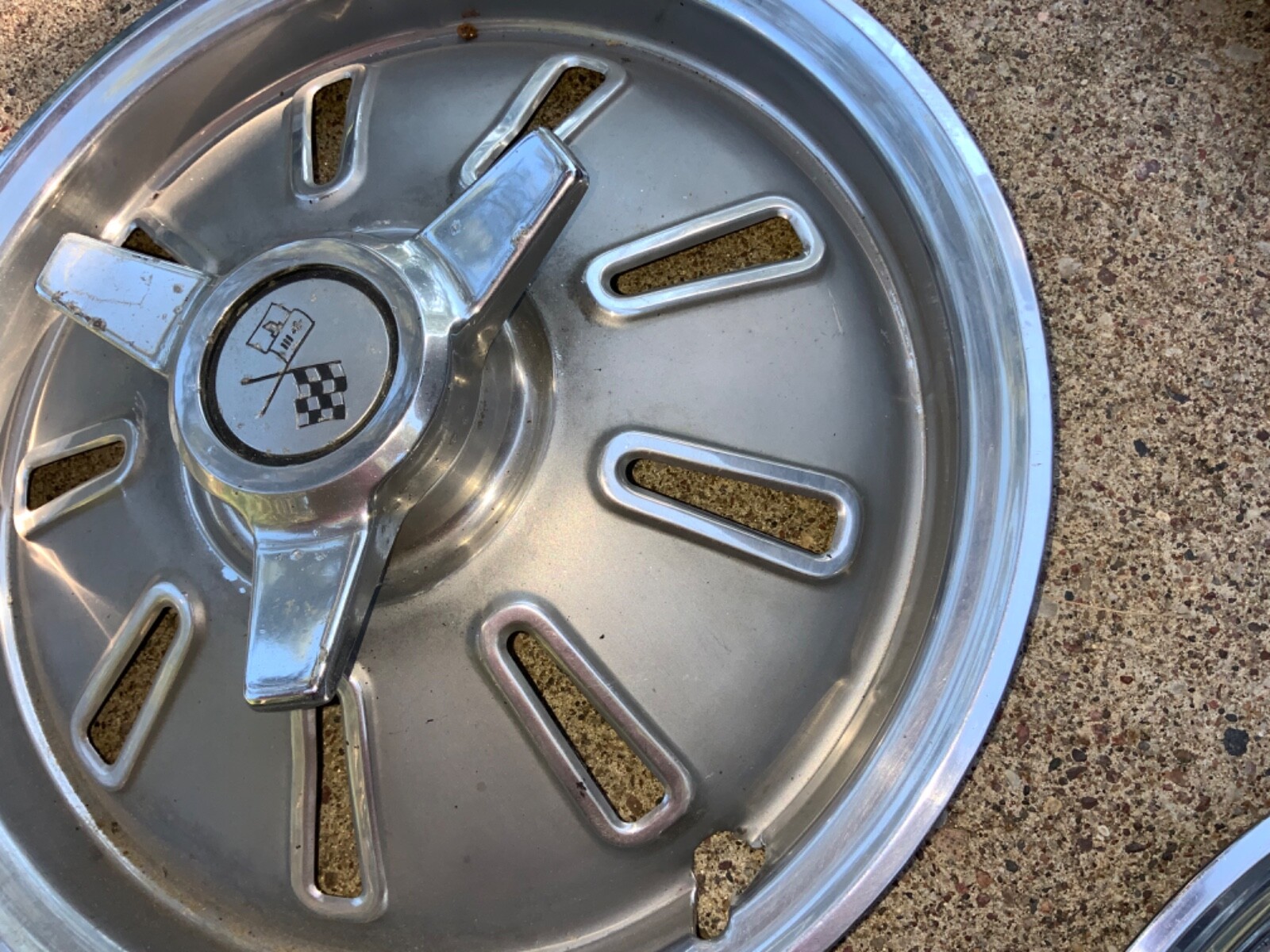 OEM GM CORVETTE C2 EARLY 1964 FROSTED ORIGINAL USED HUBS CAPS SET OF 3 ...