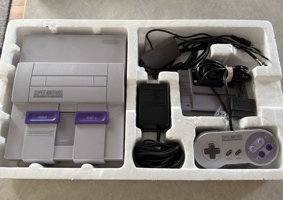 Super Nintendo Super Set in Box w/ Super Mario World - SNES Console ...