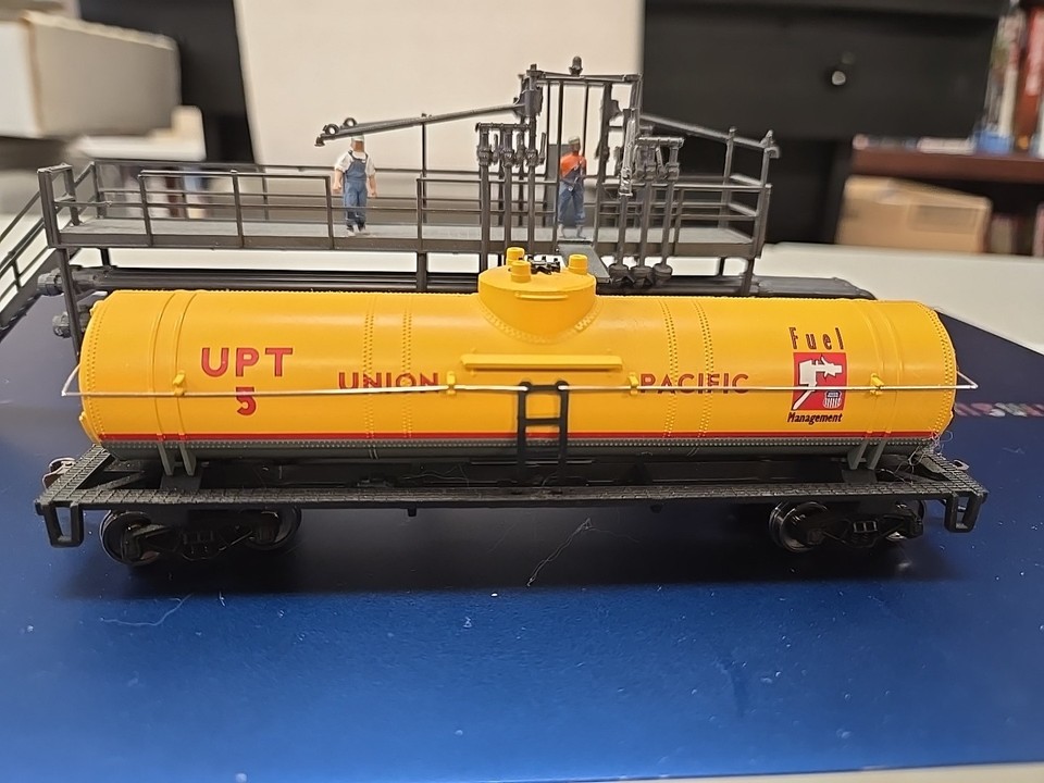 HO Scale Walthers Cornerstone Tank Car Oil Loading Platform + 3 TRAIN ...