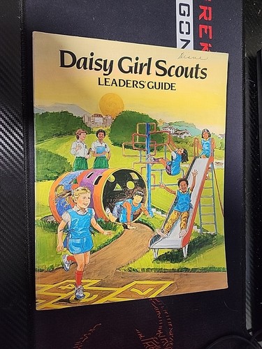 Daisy Girl Scouts Leaders' Guide | eBay