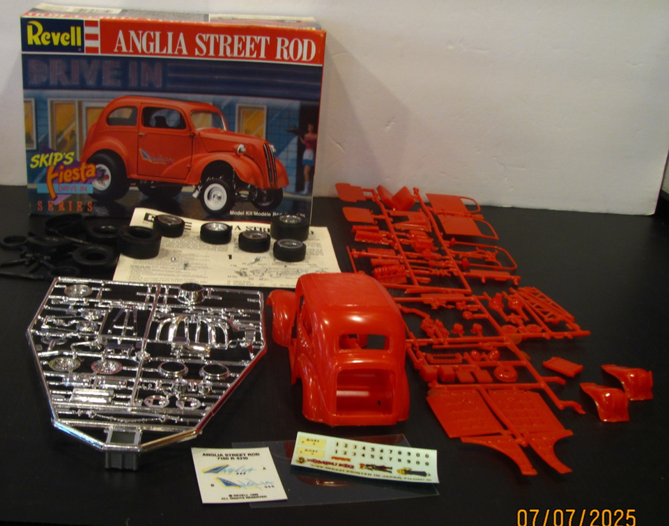REVELL ANGLIA STREET ROD SKIP'S FIESTA DRIVE-IN KIT 1/25 Complete ...
