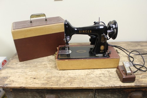 Vintage Singer Model 99- Portable Black Sewing Machine w Pedal, Hard ...