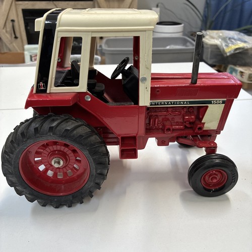 ERTL 1/16 Case IH 1586 Cab Tractor Vintage Red Die Cast Scale Farm ...