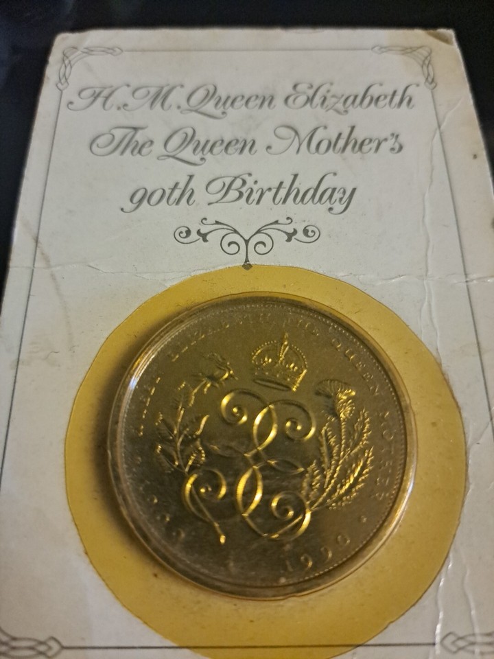 HM Queen Elizabeth the Queen's Mothers 90th Birthday Five Pound Coin ...