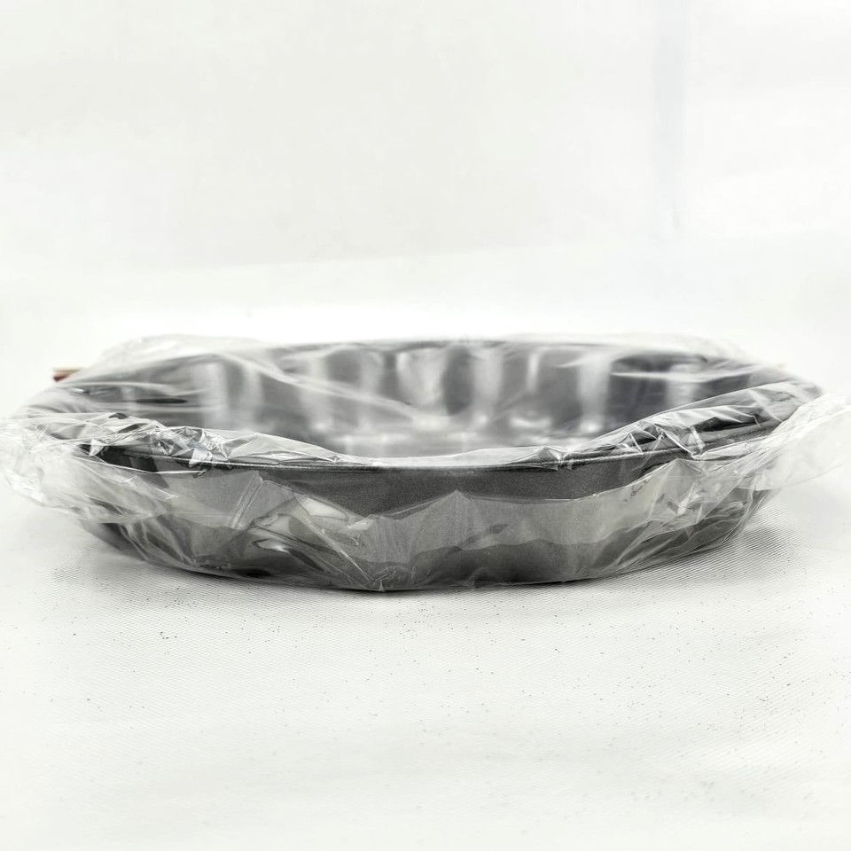 Classic Christmas Baking Pan Santa Claus Holiday Pie Cake Mold Round ...