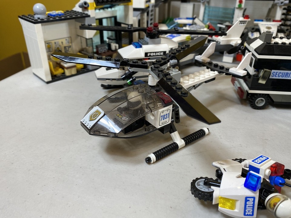 HUGE Lego police station jail airport figures helicopters city cars lot ...