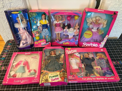 Lot of Vintage Barbie Dolls: 4 Barbies & Kelly, Ken, Tommy, Chelsie ...