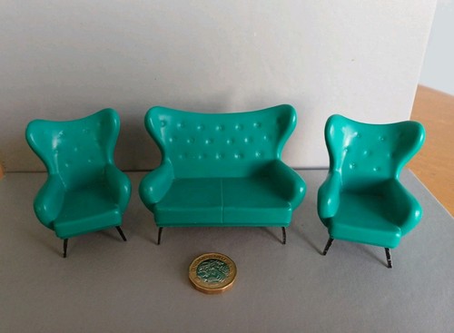 VINTAGE DOLLS HOUSE SPOT-ON GREEN 3 X PIECE SUITE SOFA, CHAIRS 1:16 TLC ...