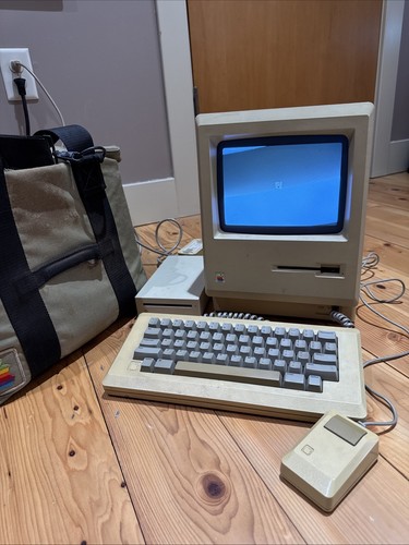 Apple Macintosh M0001 W/ Keyb, Mouse , Disk Drive, Bag-For Parts (noise ...