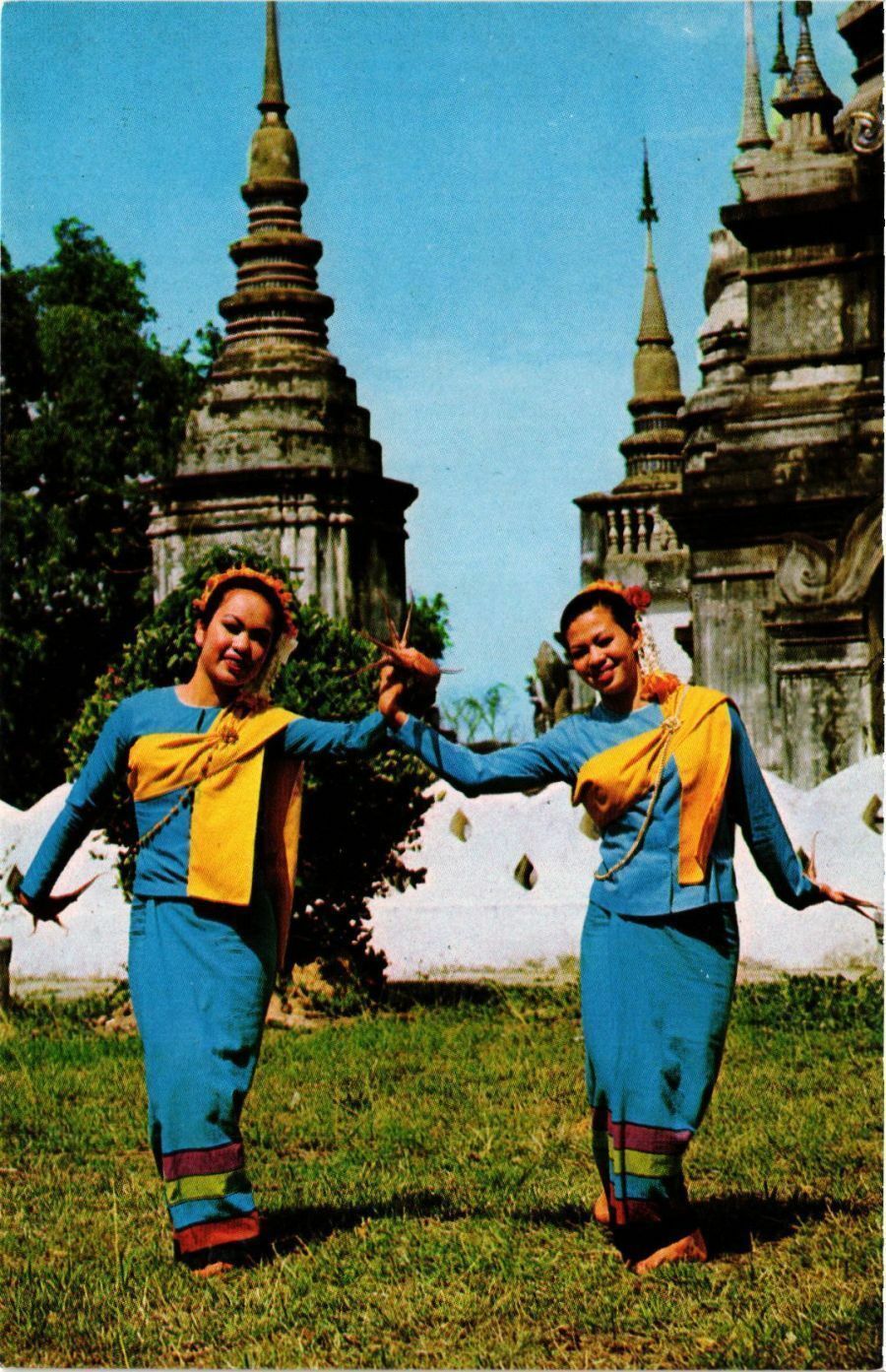 CPM AK THAILAND Attractive young dancing girls in the Fon Leb dance ...