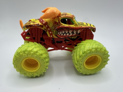 Monster Jam Zombie Invasion Mutt ROTTWEILER Monster Truck 1:64 | eBay