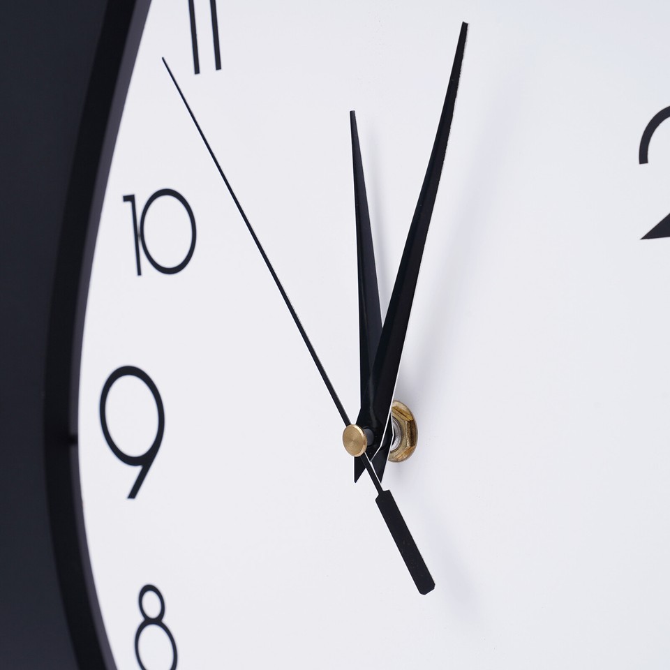 Modern Teardrop Shape Wall Clock Stylish Pendulum Clock Wall-Mounted ...