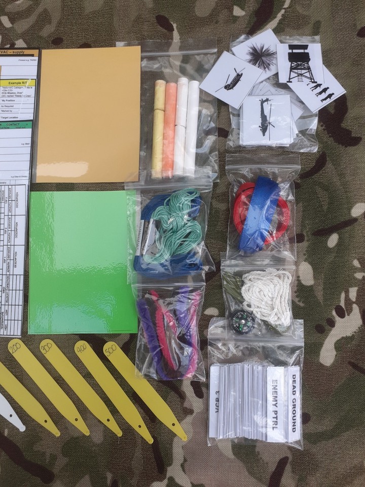 Military Model Kit Commanders 2ic Battle Orders With Multicam MTP Pouch ...